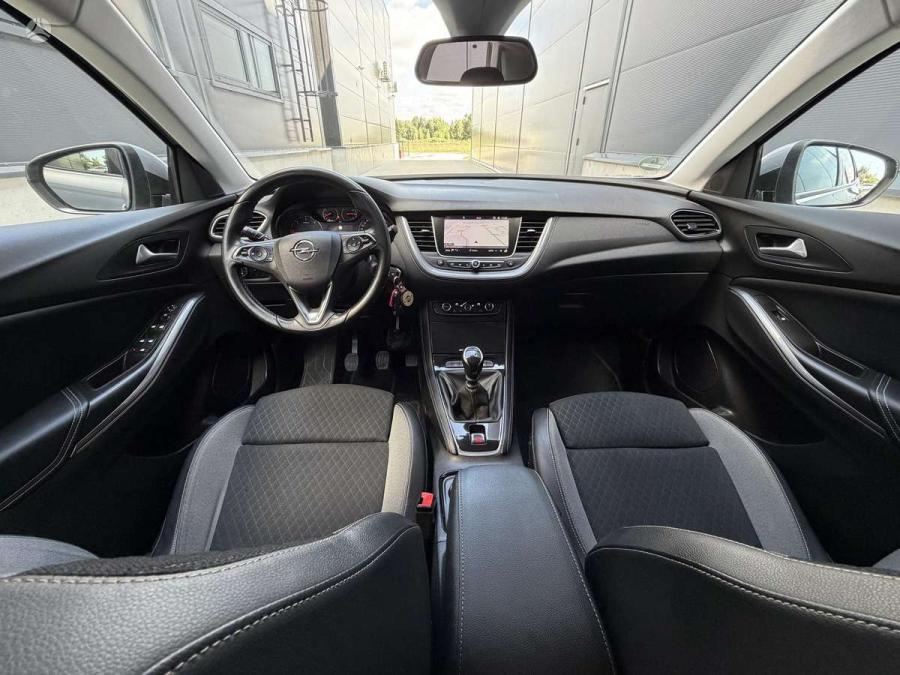 Grey Opel Grandland X 2018 in Siauliai, with an engine capacity of 1.56 L and mileage of 202 thousand km for 9590 €, photo 16 on AUTOMOTO.COM.LV