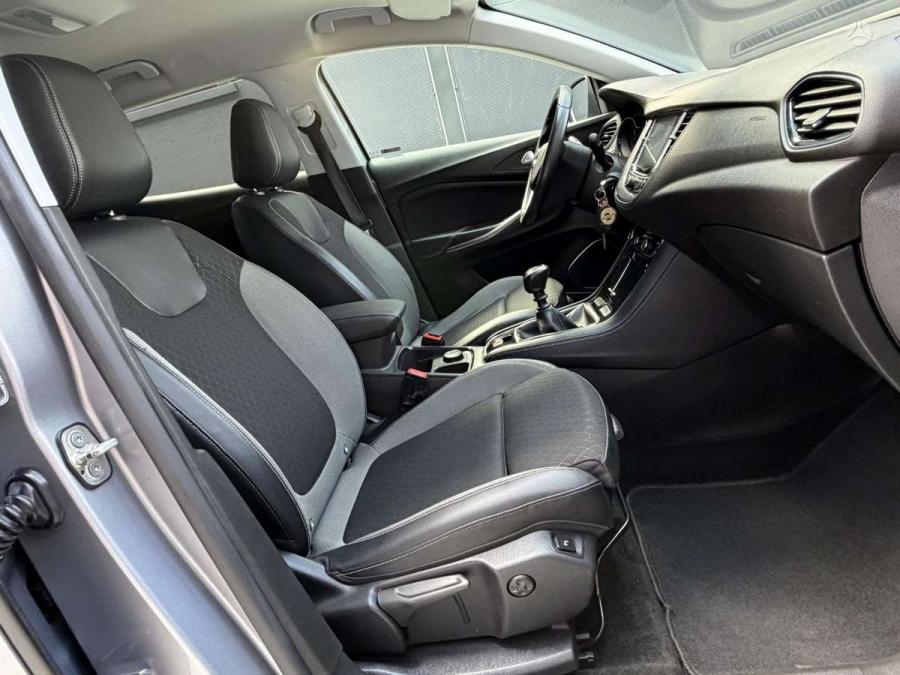 Grey Opel Grandland X 2018 in Siauliai, with an engine capacity of 1.56 L and mileage of 202 thousand km for 9590 €, photo 19 on AUTOMOTO.COM.LV