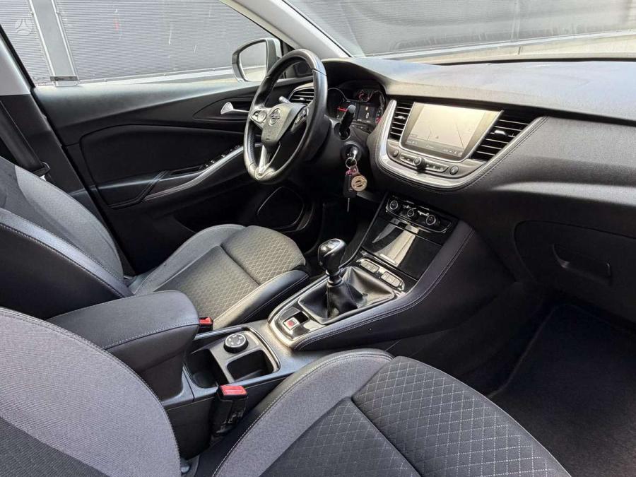 Grey Opel Grandland X 2018 in Siauliai, with an engine capacity of 1.56 L and mileage of 202 thousand km for 9590 €, photo 20 on AUTOMOTO.COM.LV