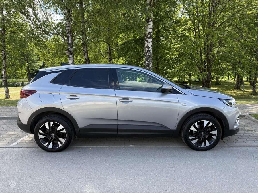 Grey Opel Grandland X 2018 in Taurage, with an engine capacity of 1.20 L and mileage of 148 thousand km for 8500 €, photo 12 on AUTOMOTO.COM.LV