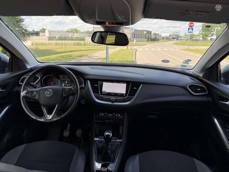 Grey Opel Grandland X 2018 in Taurage, with an engine capacity of 1.20 L and mileage of 148 thousand km for 8500 €, photo 19 on AUTOMOTO.COM.LV