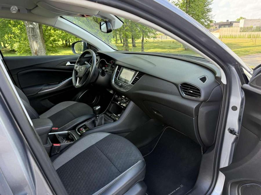 Grey Opel Grandland X 2018 in Taurage, with an engine capacity of 1.20 L and mileage of 148 thousand km for 8500 €, photo 20 on AUTOMOTO.COM.LV
