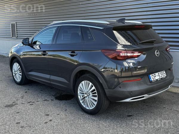Grey Opel Grandland X 2018 in Riga, with an engine capacity of 2.00 L and mileage of 215 thousand km for 10900 €, photo 4 on AUTOMOTO.COM.LV