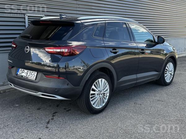 Grey Opel Grandland X 2018 in Riga, with an engine capacity of 2.00 L and mileage of 215 thousand km for 10900 €, photo 6 on AUTOMOTO.COM.LV
