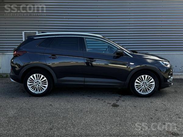 Grey Opel Grandland X 2018 in Riga, with an engine capacity of 2.00 L and mileage of 215 thousand km for 10900 €, photo 7 on AUTOMOTO.COM.LV