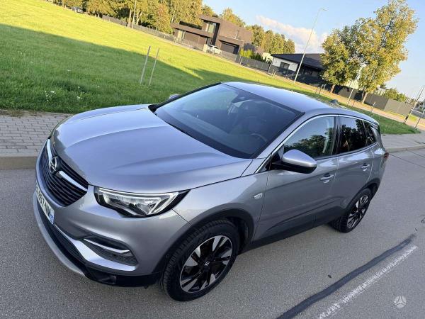 Grey Opel Grandland X 2018 in Taurage, with an engine capacity of 1.20 L and mileage of 148 thousand km for 8500 €, photo 3 on AUTOMOTO.COM.LV