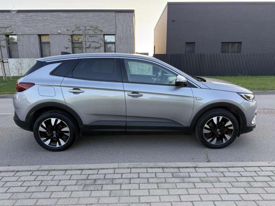 Grey Opel Grandland X 2018 in Taurage, with an engine capacity of 1.20 L and mileage of 148 thousand km for 8500 €, photo 12 on AUTOMOTO.COM.LV