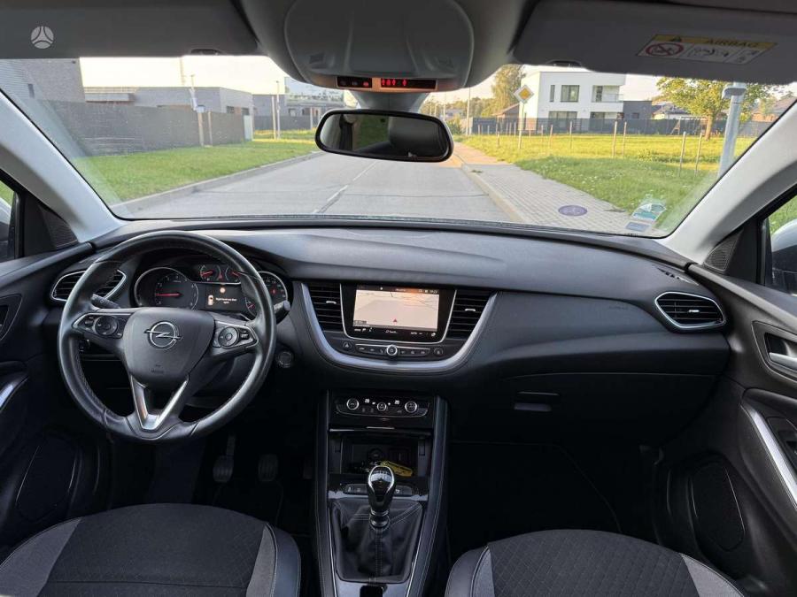 Grey Opel Grandland X 2018 in Taurage, with an engine capacity of 1.20 L and mileage of 148 thousand km for 8500 €, photo 18 on AUTOMOTO.COM.LV