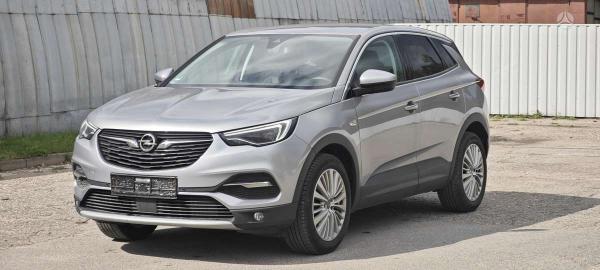 Grey Opel Grandland X 2018 in Utena, with an engine capacity of 1.50 L and mileage of 161 thousand km for 10950 €, photo 1 on AUTOMOTO.COM.LV