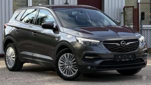Grey Opel Grandland X 2018 in Ukmerge, with an engine capacity of 1.20 L and mileage of 213 thousand km for 9250 €, photo 1 on AUTOMOTO.COM.LV