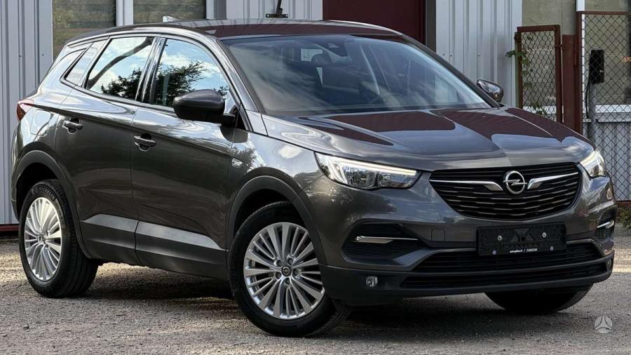 Grey Opel Grandland X 2018 in Ukmerge, with an engine capacity of 1.20 L and mileage of 213 thousand km for 9250 €, photo 1 on AUTOMOTO.COM.LV