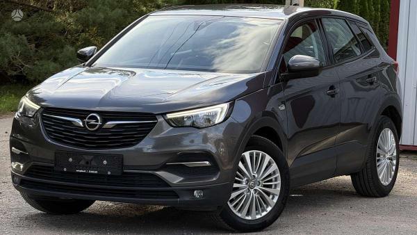 Grey Opel Grandland X 2018 in Ukmerge, with an engine capacity of 1.20 L and mileage of 213 thousand km for 9250 €, photo 3 on AUTOMOTO.COM.LV
