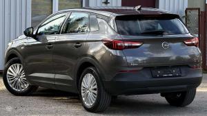 Grey Opel Grandland X 2018 in Ukmerge, with an engine capacity of 1.20 L and mileage of 213 thousand km for 9250 €, photo 4 on AUTOMOTO.COM.LV