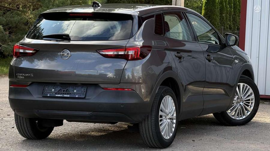 Grey Opel Grandland X 2018 in Ukmerge, with an engine capacity of 1.20 L and mileage of 213 thousand km for 9250 €, photo 5 on AUTOMOTO.COM.LV