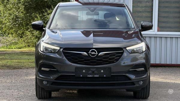 Grey Opel Grandland X 2018 in Ukmerge, with an engine capacity of 1.20 L and mileage of 213 thousand km for 9250 €, photo 6 on AUTOMOTO.COM.LV