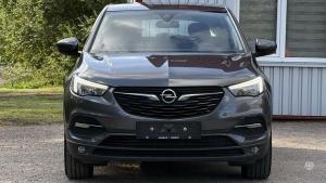 Grey Opel Grandland X 2018 in Ukmerge, with an engine capacity of 1.20 L and mileage of 213 thousand km for 9250 €, photo 6 on AUTOMOTO.COM.LV