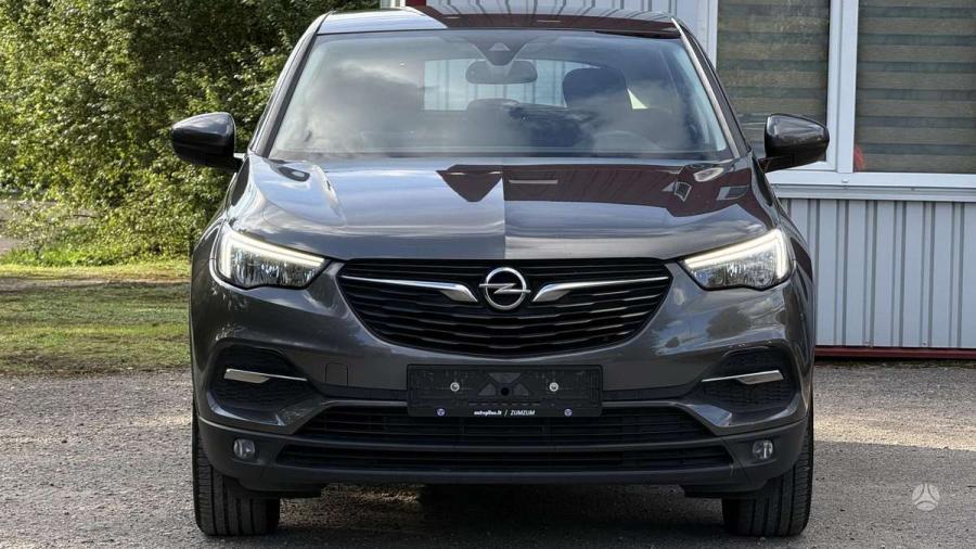 Grey Opel Grandland X 2018 in Ukmerge, with an engine capacity of 1.20 L and mileage of 213 thousand km for 9250 €, photo 6 on AUTOMOTO.COM.LV
