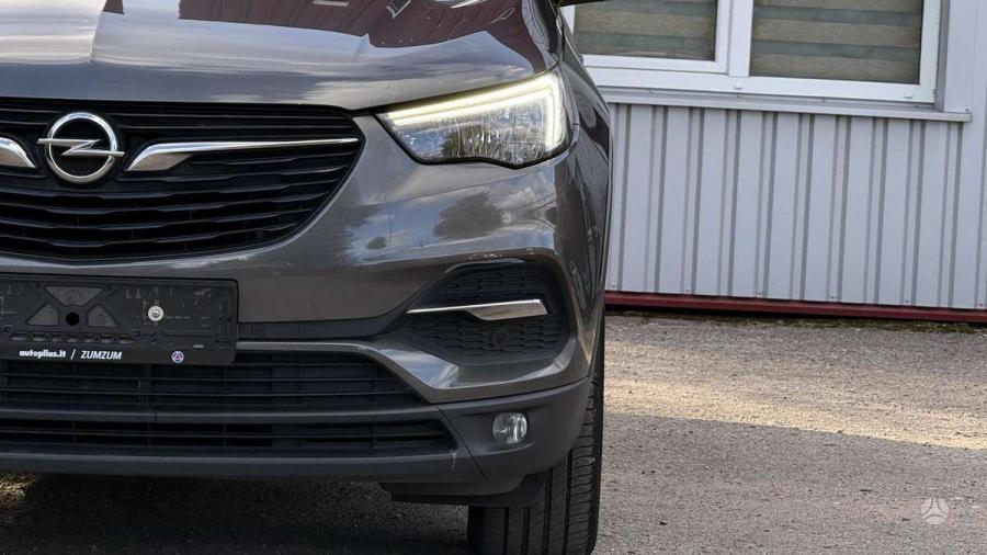 Grey Opel Grandland X 2018 in Ukmerge, with an engine capacity of 1.20 L and mileage of 213 thousand km for 9250 €, photo 10 on AUTOMOTO.COM.LV