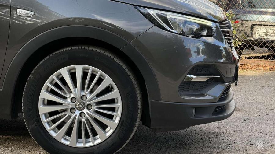 Grey Opel Grandland X 2018 in Ukmerge, with an engine capacity of 1.20 L and mileage of 213 thousand km for 9250 €, photo 12 on AUTOMOTO.COM.LV