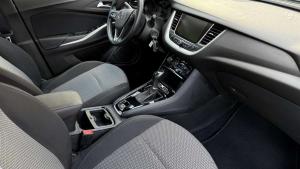 Grey Opel Grandland X 2018 in Ukmerge, with an engine capacity of 1.20 L and mileage of 213 thousand km for 9250 €, photo 13 on AUTOMOTO.COM.LV