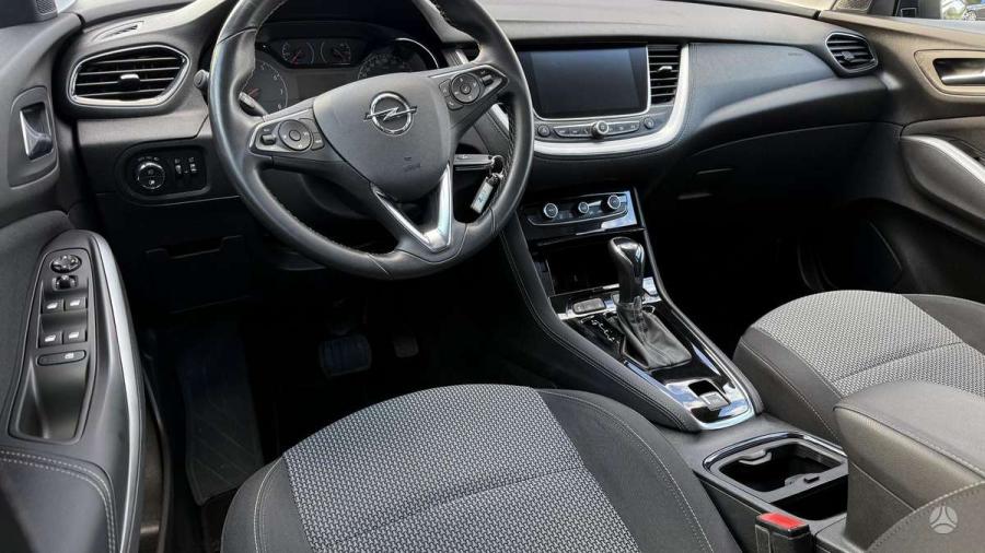Grey Opel Grandland X 2018 in Ukmerge, with an engine capacity of 1.20 L and mileage of 213 thousand km for 9250 €, photo 16 on AUTOMOTO.COM.LV