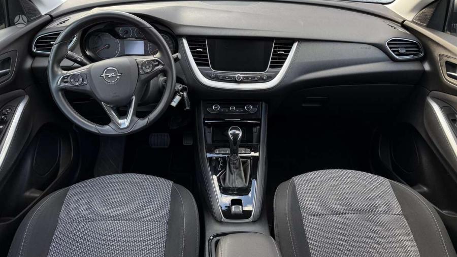 Grey Opel Grandland X 2018 in Ukmerge, with an engine capacity of 1.20 L and mileage of 213 thousand km for 9250 €, photo 17 on AUTOMOTO.COM.LV