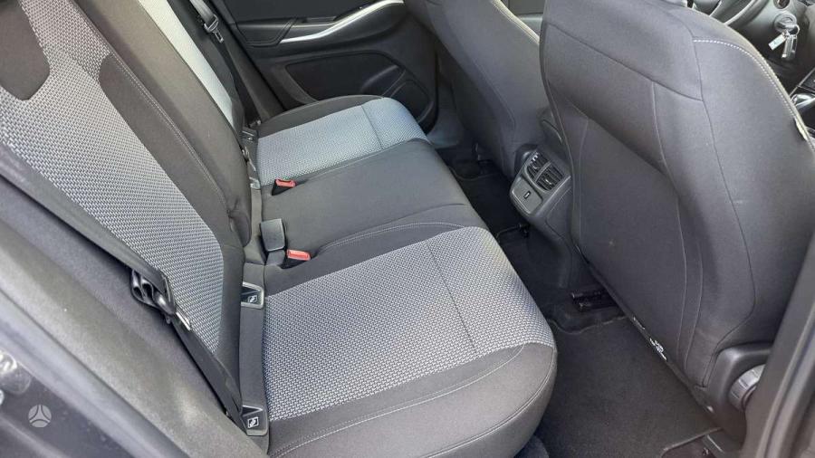 Grey Opel Grandland X 2018 in Ukmerge, with an engine capacity of 1.20 L and mileage of 213 thousand km for 9250 €, photo 18 on AUTOMOTO.COM.LV