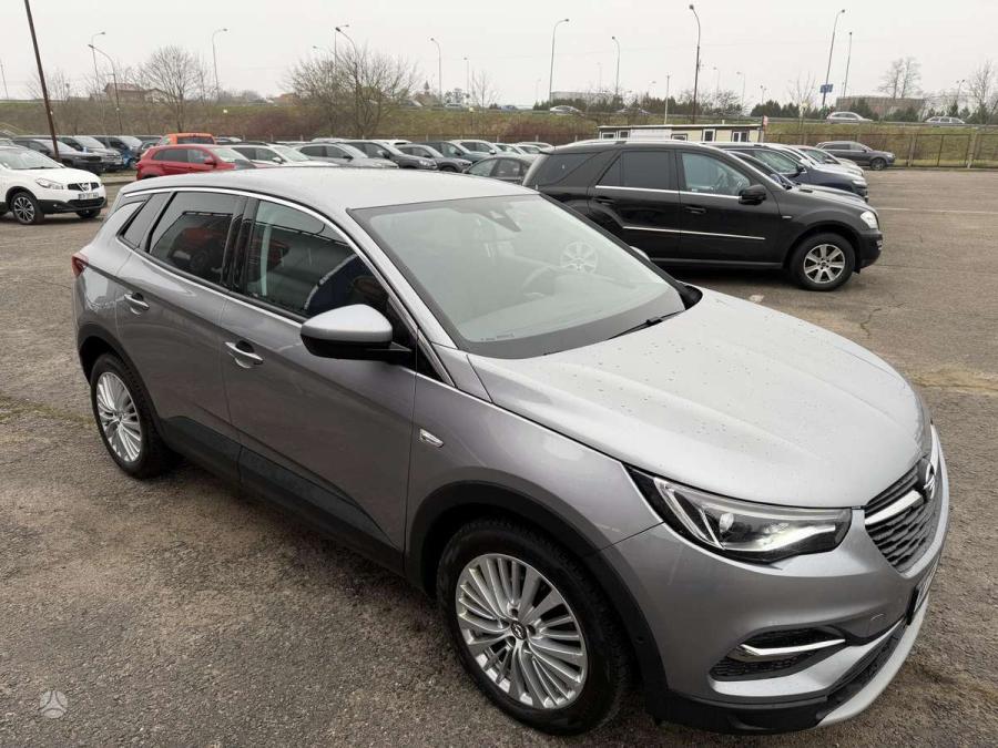 Grey Opel Grandland X 2019 in Klaipeda, with an engine capacity of 2.00 L and mileage of 132 thousand km for 12700 €, photo 8 on AUTOMOTO.COM.LV