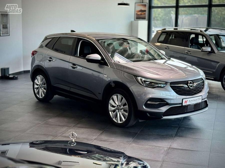 Grey Opel Grandland X 2019 in Kaunas, with an engine capacity of 1.60 L and mileage of 34 thousand km for 22379 €, photo 8 on AUTOMOTO.COM.LV