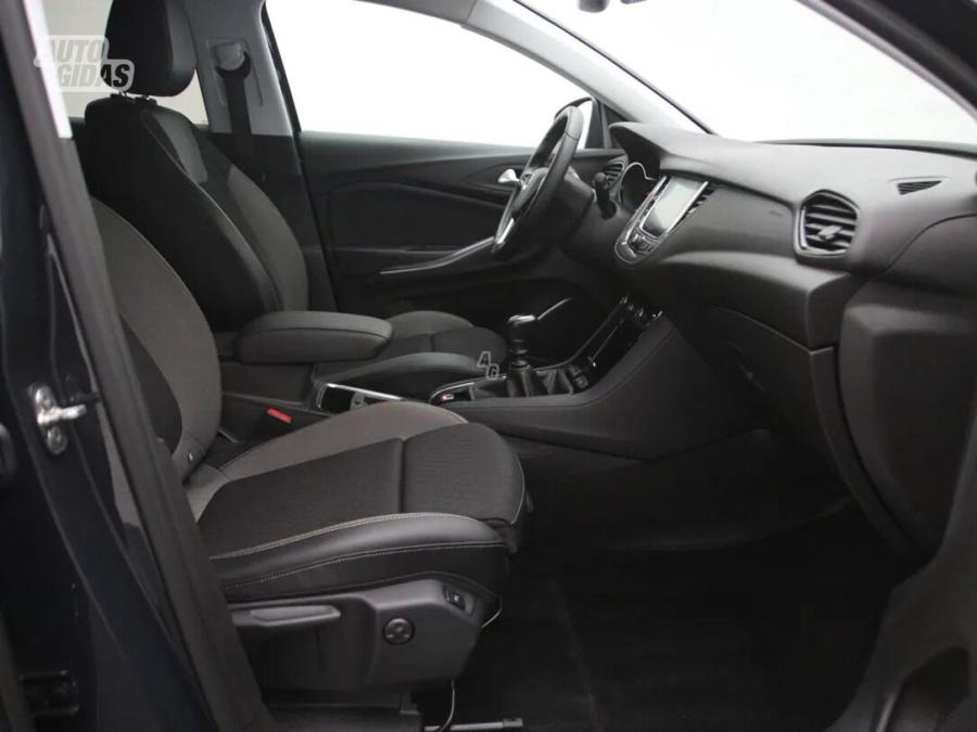 Grey Opel Grandland X 2019 in Vilnius, with an engine capacity of 1.20 L and mileage of 157 thousand km for 10899 €, photo 15 on AUTOMOTO.COM.LV