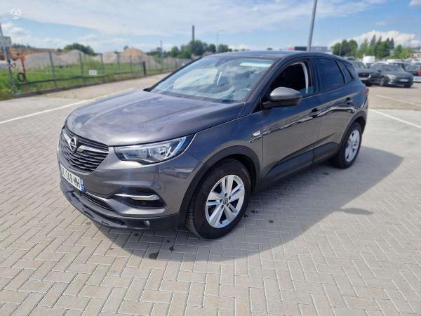 Grey Opel Grandland X 2019 in Taurage, with an engine capacity of 1.20 L and mileage of 91 thousand km for 8500 €, photo 1 on AUTOMOTO.COM.LV