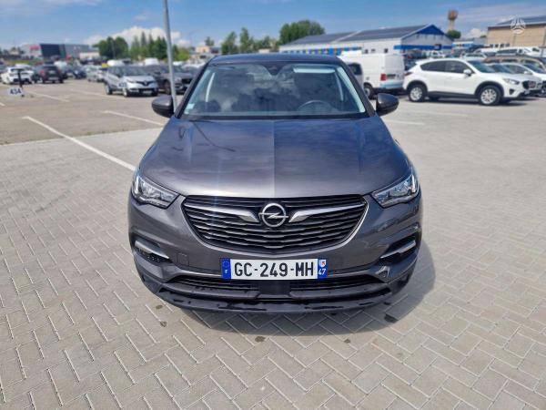 Grey Opel Grandland X 2019 in Taurage, with an engine capacity of 1.20 L and mileage of 91 thousand km for 8500 €, photo 2 on AUTOMOTO.COM.LV