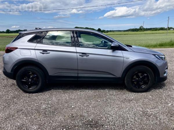Grey Opel Grandland X 2019 in Talsi, with an engine capacity of 1.20 L and mileage of 112 thousand km for 10999 €, photo 2 on AUTOMOTO.COM.LV