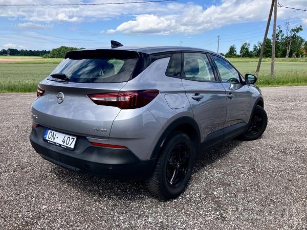 Grey Opel Grandland X 2019 in Talsi, with an engine capacity of 1.20 L and mileage of 112 thousand km for 10999 €, photo 3 on AUTOMOTO.COM.LV