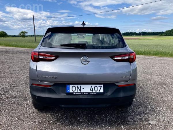 Grey Opel Grandland X 2019 in Talsi, with an engine capacity of 1.20 L and mileage of 112 thousand km for 10999 €, photo 4 on AUTOMOTO.COM.LV