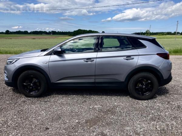 Grey Opel Grandland X 2019 in Talsi, with an engine capacity of 1.20 L and mileage of 112 thousand km for 10999 €, photo 6 on AUTOMOTO.COM.LV