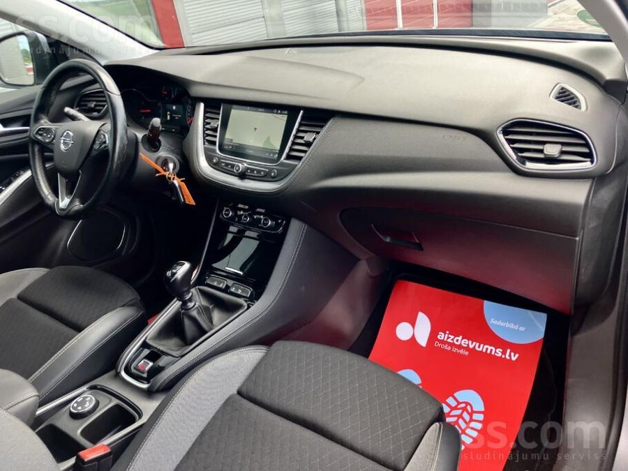 Серый Опель Grandland X 2019 в Талси, объемом двигателя 1.20 л и пробегом 112 тыс. км за 10999 €, фото 19 на AUTOMOTO.COM.LV