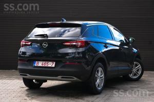 Grey Opel Grandland X 2019 in Riga, with an engine capacity of 1.20 L and mileage of 213 thousand km for 9490 €, photo 4 on AUTOMOTO.COM.LV