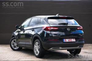 Grey Opel Grandland X 2019 in Riga, with an engine capacity of 1.20 L and mileage of 213 thousand km for 9490 €, photo 5 on AUTOMOTO.COM.LV