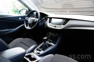 Grey Opel Grandland X 2019 in Riga, with an engine capacity of 1.20 L and mileage of 213 thousand km for 9490 €, photo 6 on AUTOMOTO.COM.LV