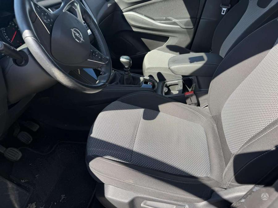 Grey Opel Grandland X 2019 in Utena, with an engine capacity of 1.20 L and mileage of 190 thousand km for 5990 €, photo 6 on AUTOMOTO.COM.LV