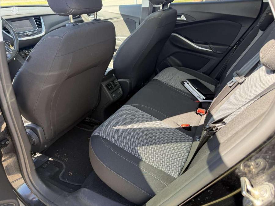 Grey Opel Grandland X 2019 in Utena, with an engine capacity of 1.20 L and mileage of 190 thousand km for 5990 €, photo 8 on AUTOMOTO.COM.LV