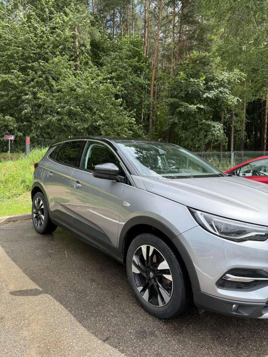 Grey Opel Grandland X 2019 in Vilnius, with an engine capacity of 1.20 L and mileage of 163 thousand km for 9250 €, photo 3 on AUTOMOTO.COM.LV