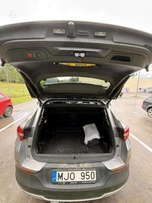 Grey Opel Grandland X 2019 in Vilnius, with an engine capacity of 1.20 L and mileage of 163 thousand km for 9250 €, photo 7 on AUTOMOTO.COM.LV