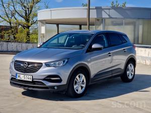 Grey Opel Grandland X 2020 in Riga, with an engine capacity of 1.20 L and mileage of 118 thousand km for 12999 €, photo 2 on AUTOMOTO.COM.LV