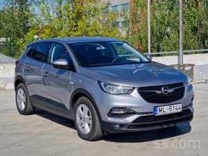 Grey Opel Grandland X 2020 in Riga, with an engine capacity of 1.20 L and mileage of 118 thousand km for 12999 €, photo 3 on AUTOMOTO.COM.LV
