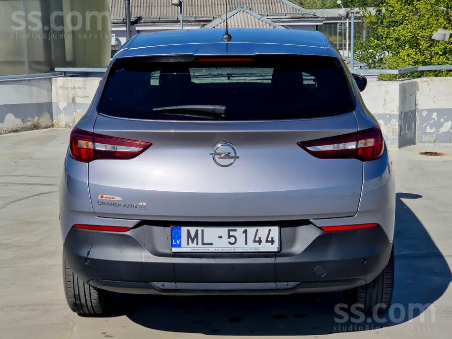 Grey Opel Grandland X 2020 in Riga, with an engine capacity of 1.20 L and mileage of 118 thousand km for 12999 €, photo 7 on AUTOMOTO.COM.LV