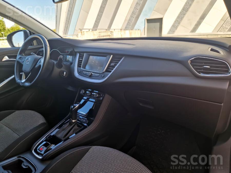 Grey Opel Grandland X 2020 in Riga, with an engine capacity of 1.20 L and mileage of 118 thousand km for 12999 €, photo 11 on AUTOMOTO.COM.LV