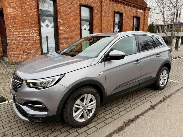 Grey Opel Grandland X 2020 in Kaunas, with an engine capacity of 1.50 L and mileage of 168 thousand km for 12900 €, photo 1 on AUTOMOTO.COM.LV