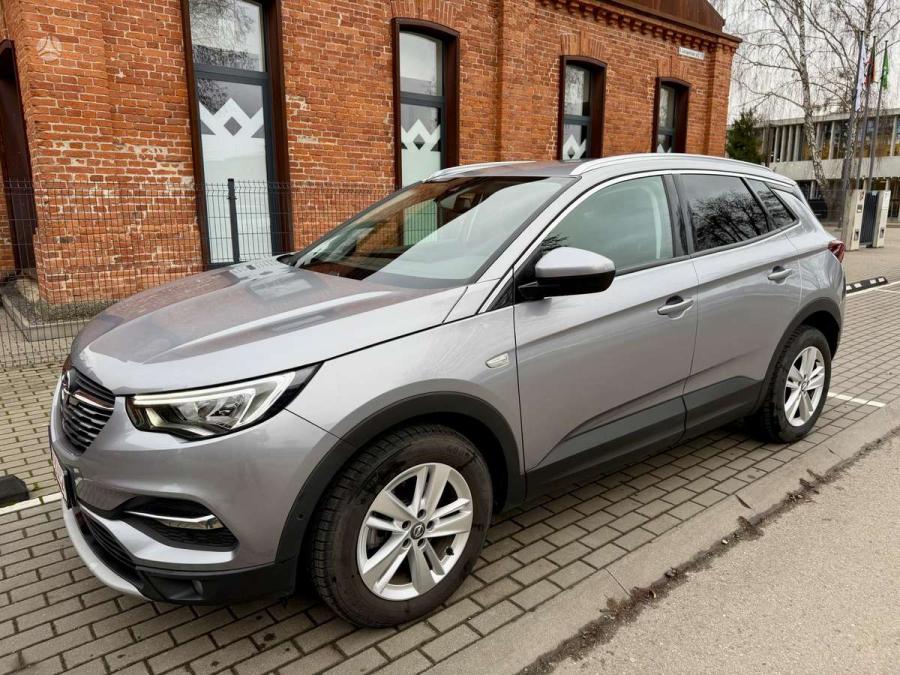 Grey Opel Grandland X 2020 in Kaunas, with an engine capacity of 1.50 L and mileage of 168 thousand km for 12900 €, photo 1 on AUTOMOTO.COM.LV